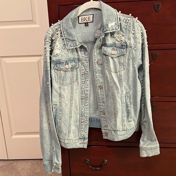 BKE | Jackets & Coats | Euc Buckle Denim Jacket With Pearls | Poshmark